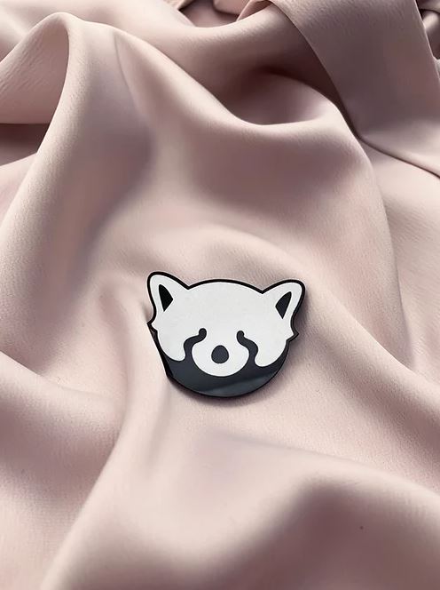 miL.design, atstarojoša organiskā stikla piespraude, jenots – DabaDaba